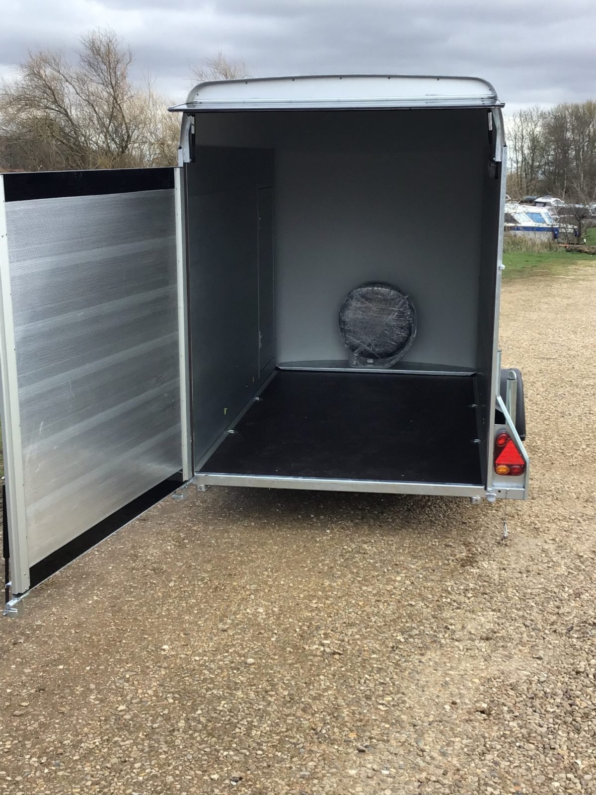 Debon C300 Box Trailer with Rear Ramp / Barn Door - Big Bear Outdoor